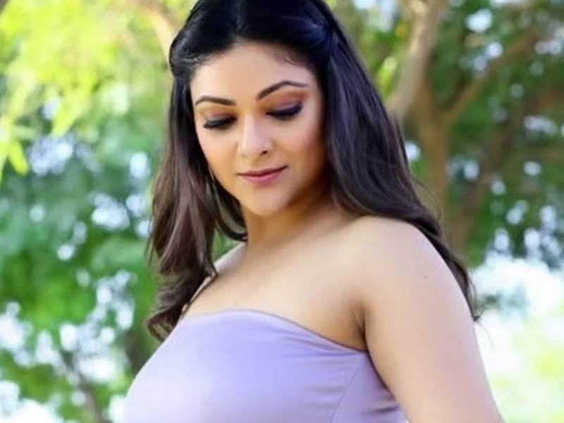 உன்னவிட இந்த் உலகத்தில் சிறந்தது ஒண்ணும் இல்ல! உள்ளாடை இல்லாமல் அபிராமி ...