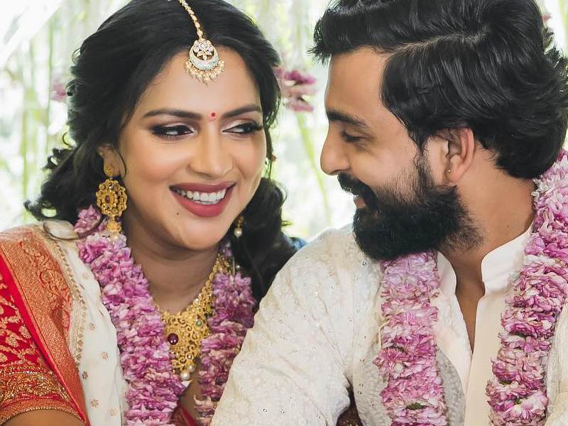 கேமரா முன்னாடி இப்புடியா பண்ணுவீங்க! கழுண்டு விழுந்த உள்ளாடை அமலா பால் Video. | MasalaGlitz